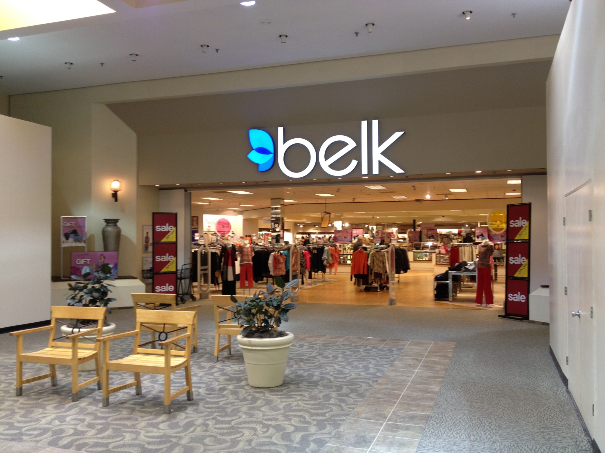 16 Forgotten U.S. Department Stores That Are Somehow Still Open