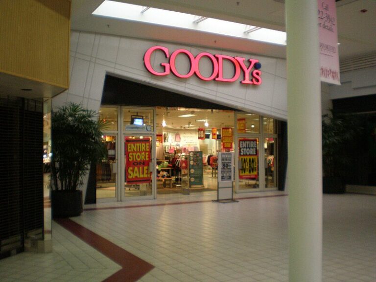 16 Forgotten U.S. Department Stores That Are Somehow Still Open