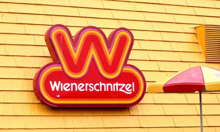 15 Forgotten Fast-Food Chains in the U.S. That Still Exist