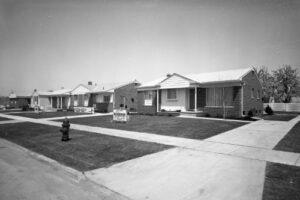 12 Bizarre Rules of the American Suburbs in the 1950s