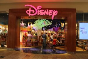 12 Iconic American Mall Stores from the ’80s That No Longer Exist