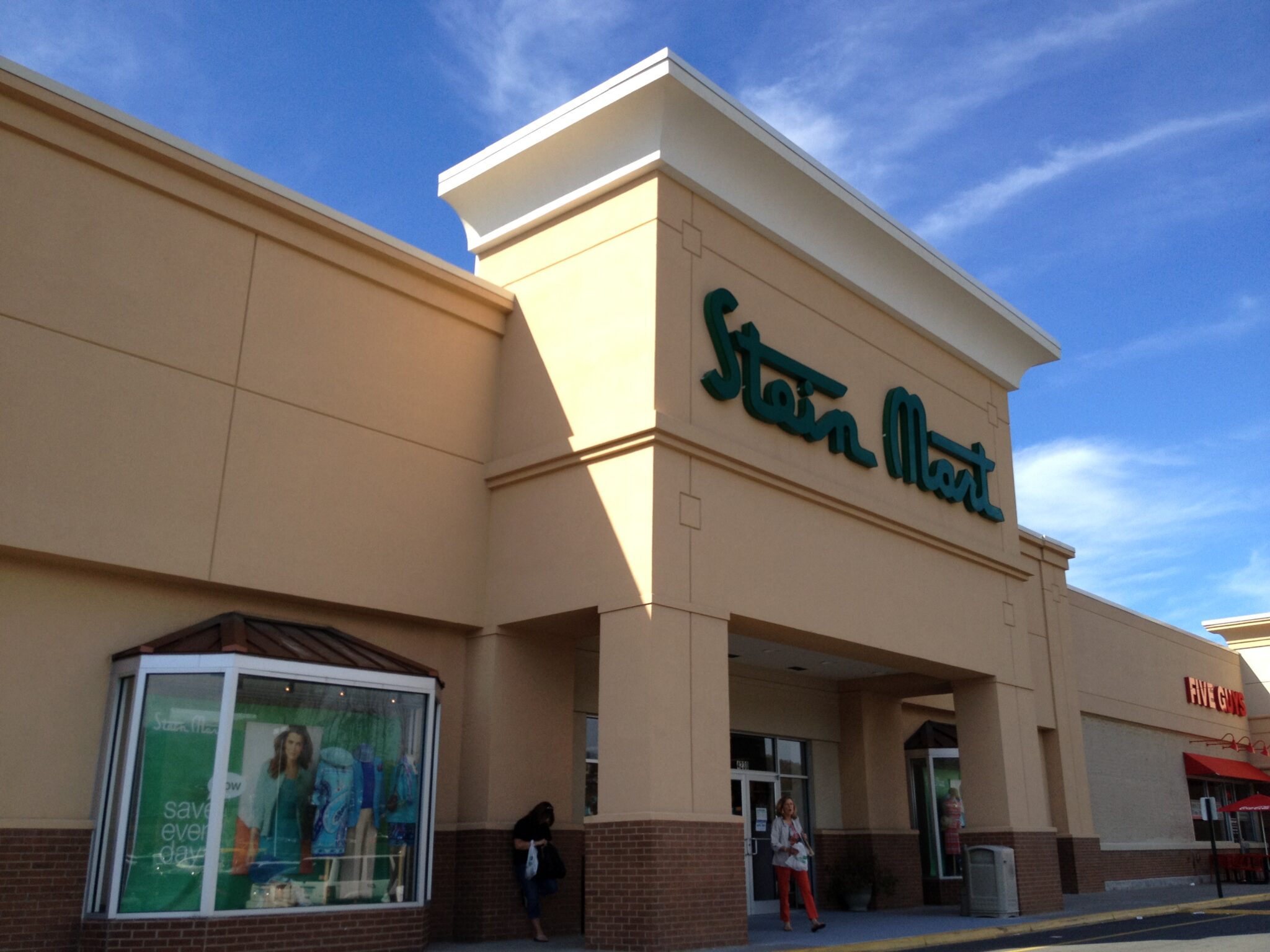 16 American Department Stores That Should Be History But Somehow Aren’t